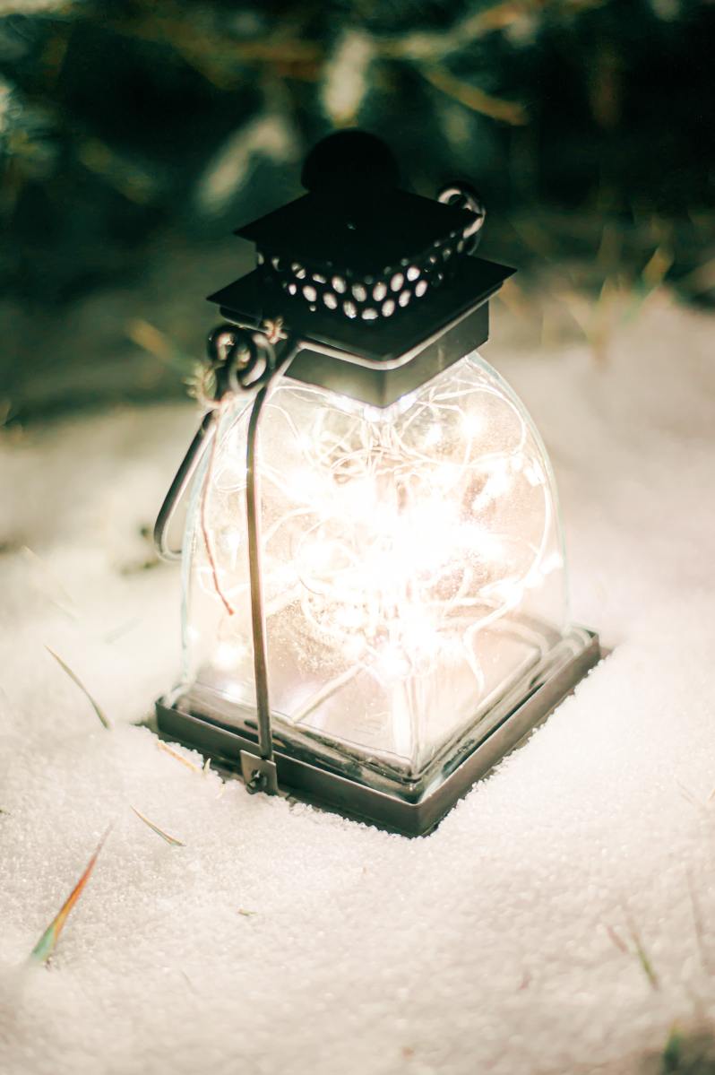 Living Lanterns – Of Shattered Things